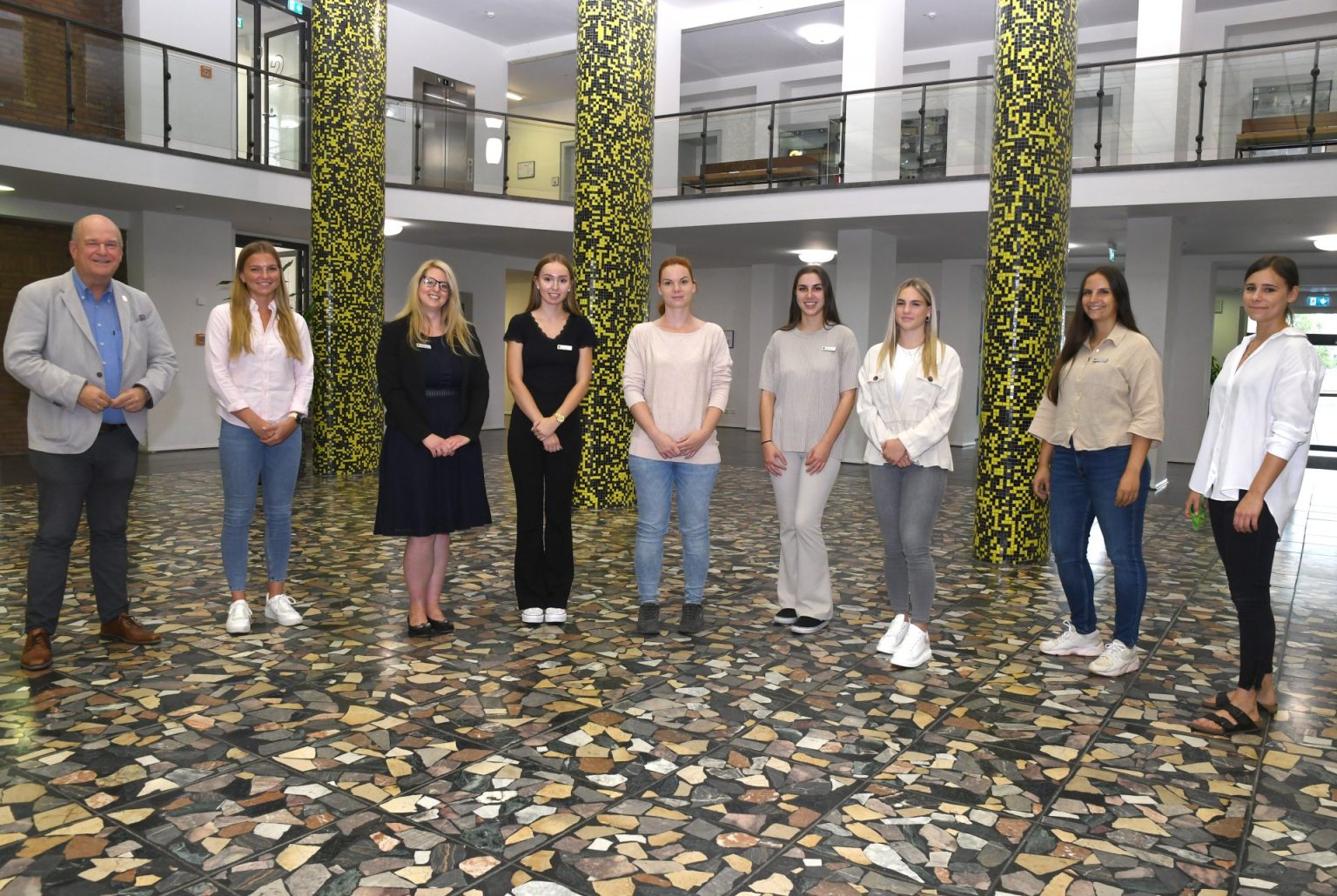 Neue Nachwuchskräfte der Stadtverwaltung im Dialog mit dem ...