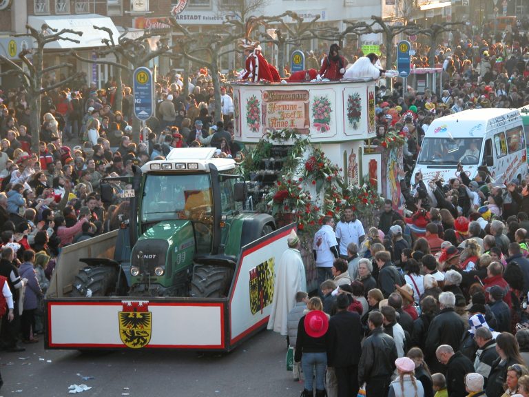 Hier regnet es Kamelle: Die Karnevalszüge 2023 im Kreis Düren » DN-News