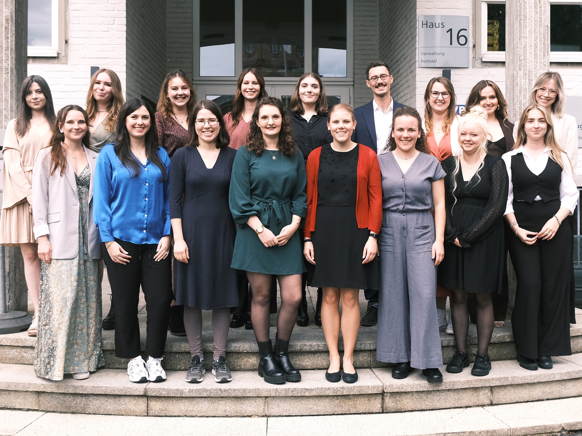 Erfolgreicher Ausbildungsabschluss an der Ergotherapieschule an der LVR ...