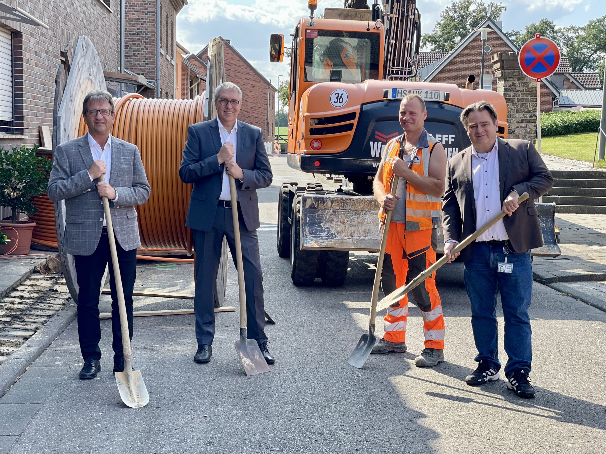 Spatenstich zum Glasfaserausbau in Titz » DN-News